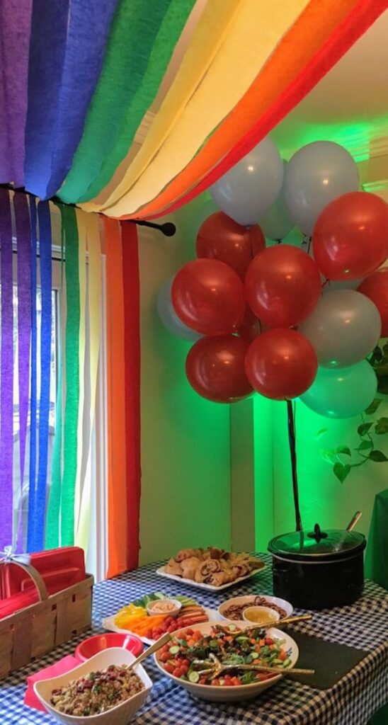Decoração com TNT no teto: 20 ideias para decorar a festa